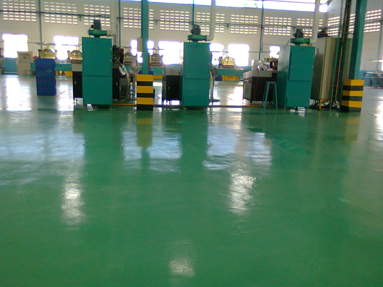 PENGECORAN FLOOR HARDENER DAN EPOXY LANTAI BANGUNAN - garis lantai